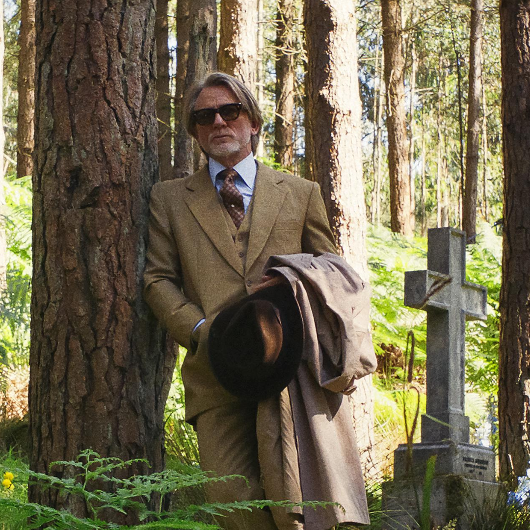 Knives Out: Wake Up Dead Man | glasses worn by Daniel Graig – Vintage ...